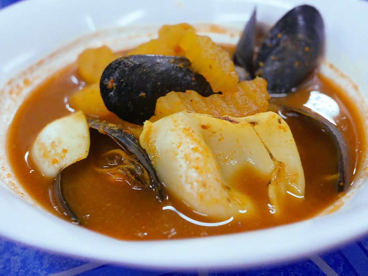 Plaza Khao Gaeng review – a trippy taste of Thailand on Tottenham Court ...